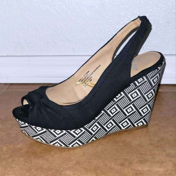Report | Shoes | Platform Peep Toes Adorable Black And White Fabric 45 ...